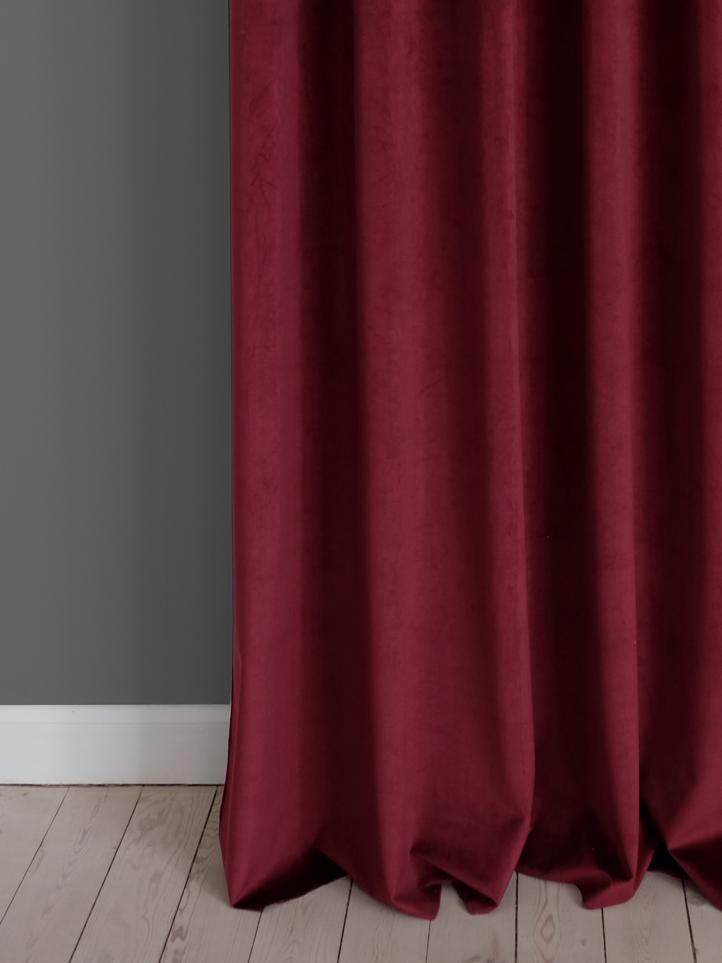 Velour gardiner i et væld af farver→Se alle vores velour stoffer!